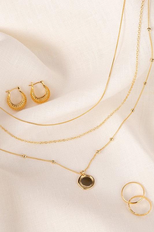 The Timeless Allure of Women's Gold Minimalist Jewelry – Thread + Vine ...